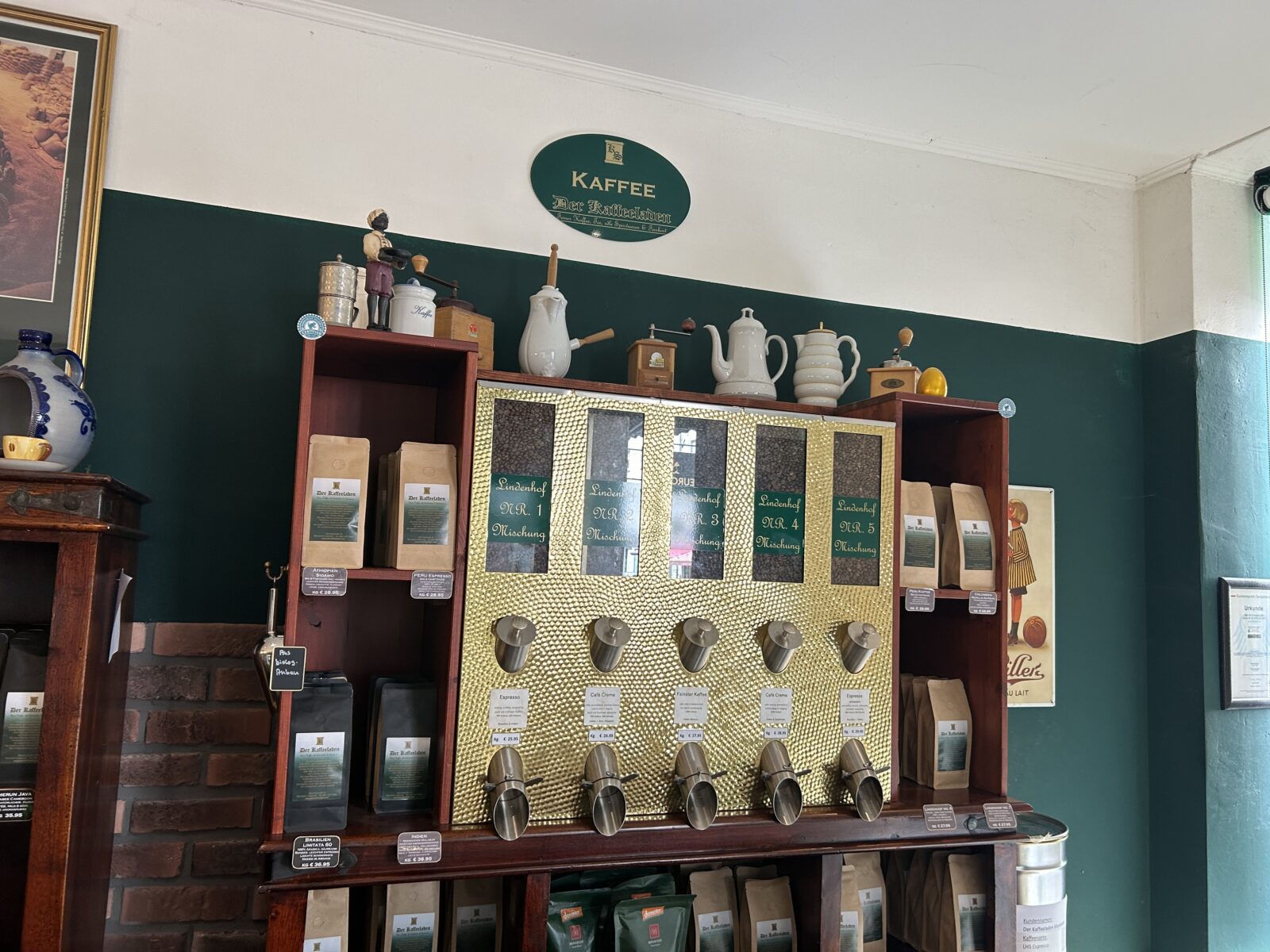Schokolade, Kaffeebohnen & Feinkost im Kaffeeladen